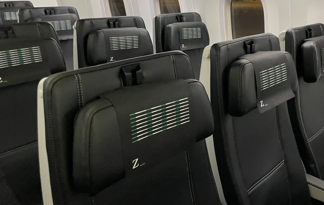 [ZIPAIR]LCCホノルル便！ここはファーストクラスなのか？？？な大人気フルフラットシートとstandardシートを乗り比べ！ | MOREインフルエンサーズブログ | MORE